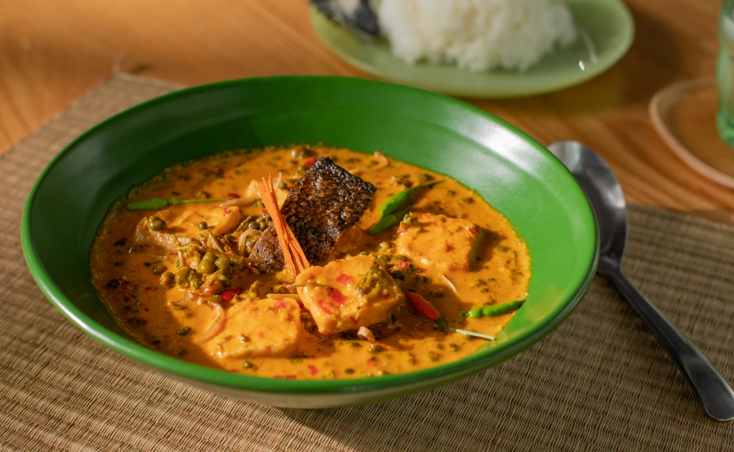 Salmon and Senna Curry (แกงขี้เหล็กปลาแซลมอน)