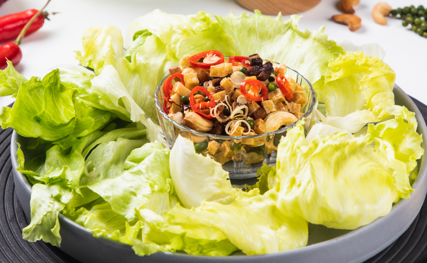 Vegetarian san choy bau (เมี่ยงผักกาดแก้ว)