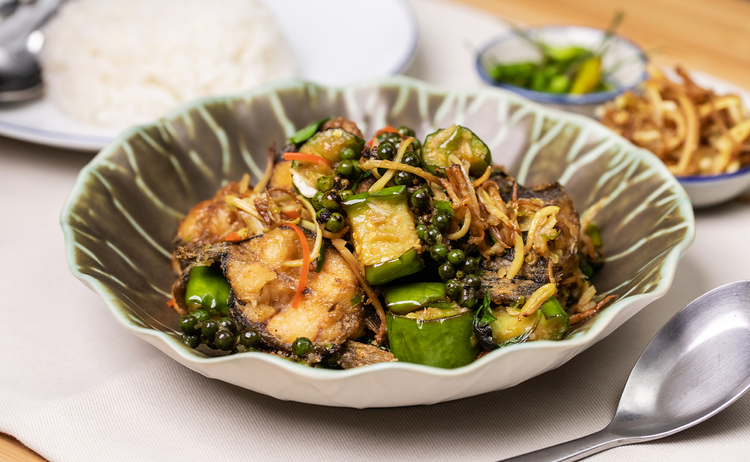 Stir fry spicy catfish (ผัดเผ็ดปลาดุก)