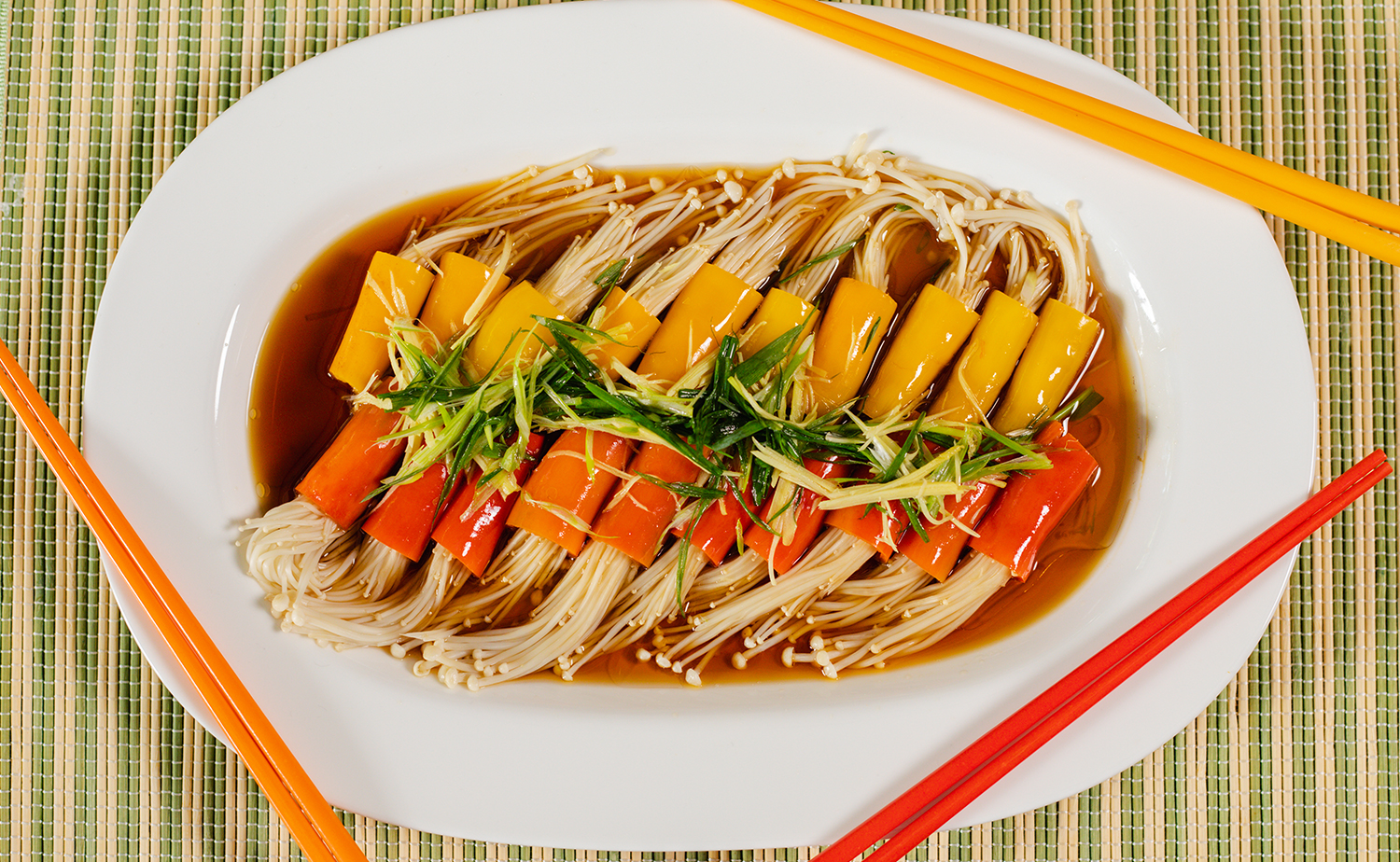 Steamed Enoki in Soy Sauce (เห็ดเข็มทองนึ่งซีอิ๊ว)