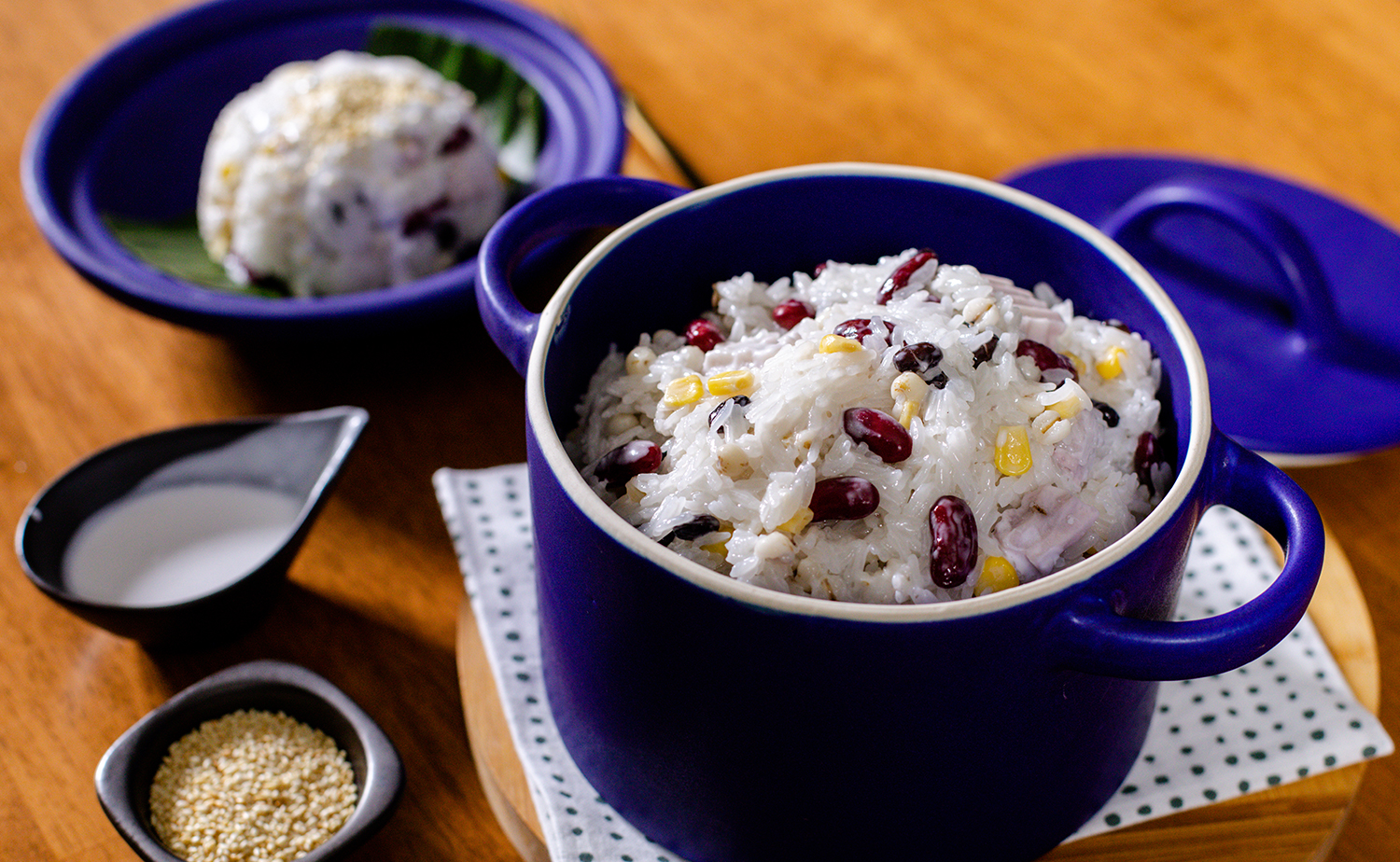 Coconut Sticky Rice and Grains (ข้าวเหนียวมูนธัญพืช)