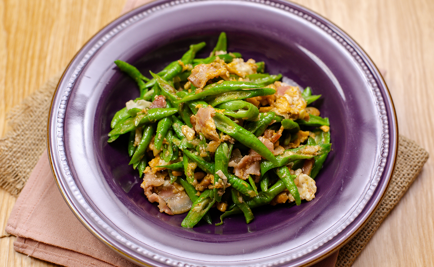 Stir-fried Snake Bean with Eggs (ถั่วฝักยาวผัดไข่)