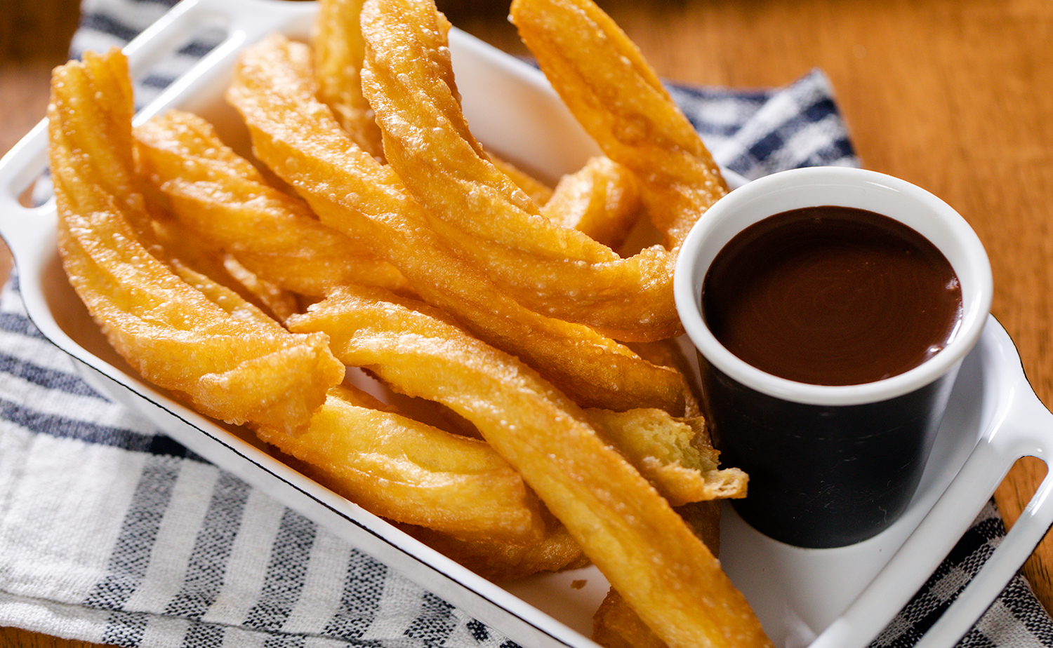 Churros and Hot Chocolate (ชูโรสและช็อกโกแลตร้อน)
