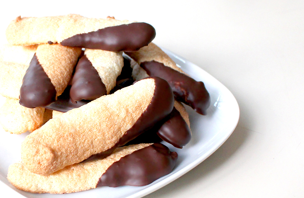 Almond Finger (อัลมอนด์ฟิงเกอร์)