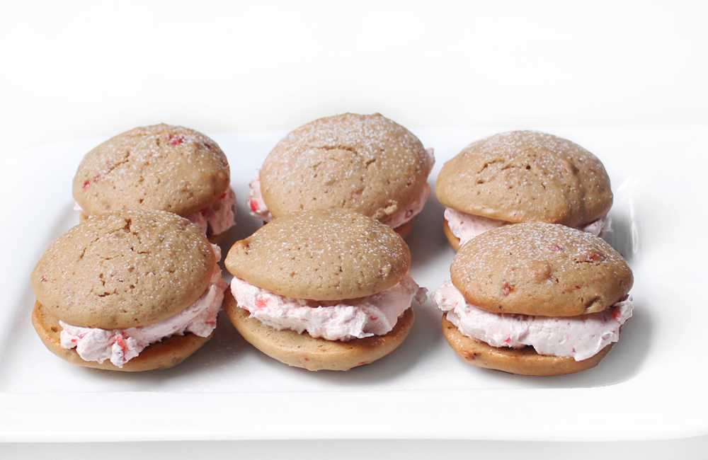 Strawberry Whoopie Pie (สตรอว์เบอร์รี่วูปปี้พาย)