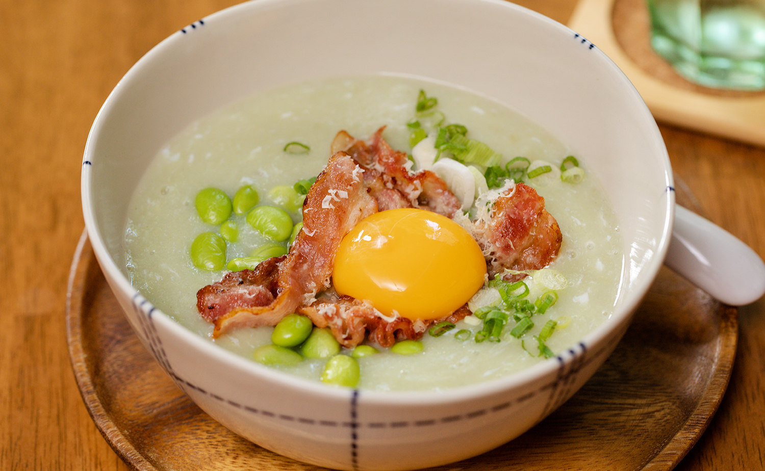 Spinach Rice Porridge with Crispy Bacon (โจ๊กผักโขมเบคอนกรอบ)