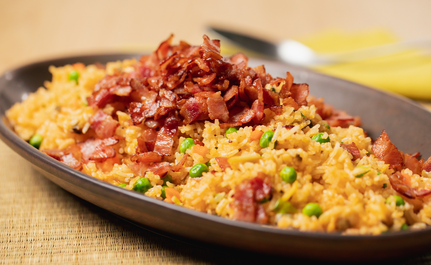 Fried Rice with Clams and Crispy Bacon (ข้าวผัดหอยลายเบคอนกรอบ)