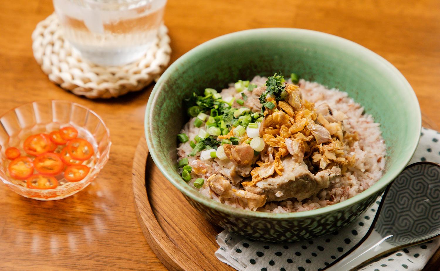 Dried Rice Porridge with Pork Ribs (ข้าวต้มแห้งซี่โครงหมู)