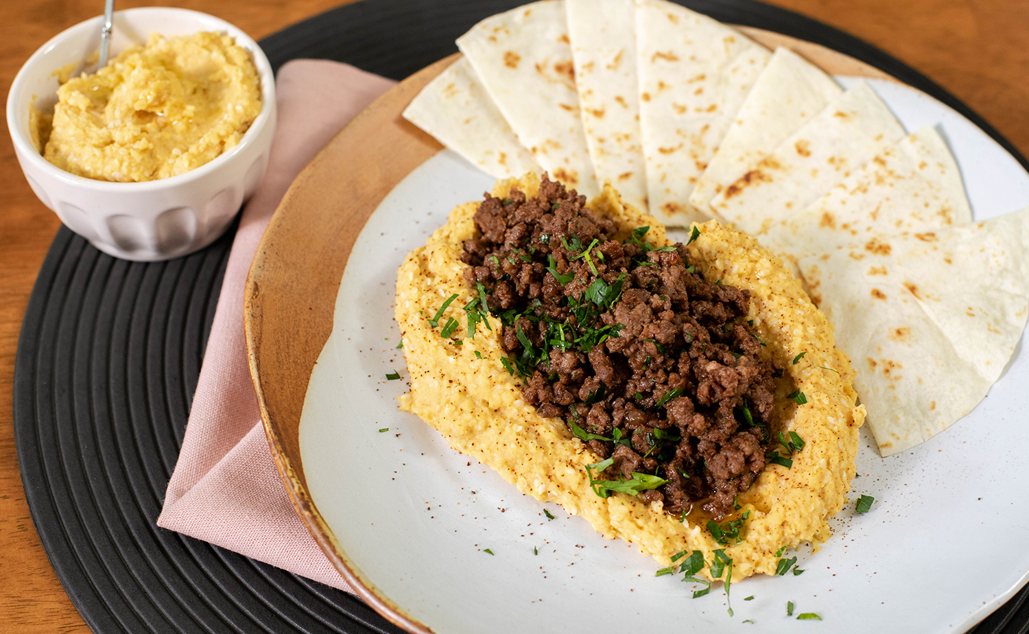Spicy Beef Hummus (ฮัมมัสหน้าเนื้อ)