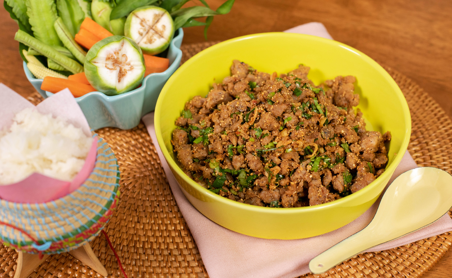 Chitala Larb (ลาบปลาตอง)