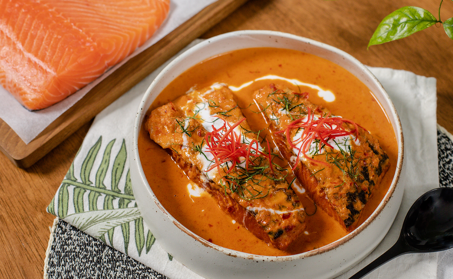 Chu Chee Salmon (ฉู่ฉี่ปลาแซลมอน)