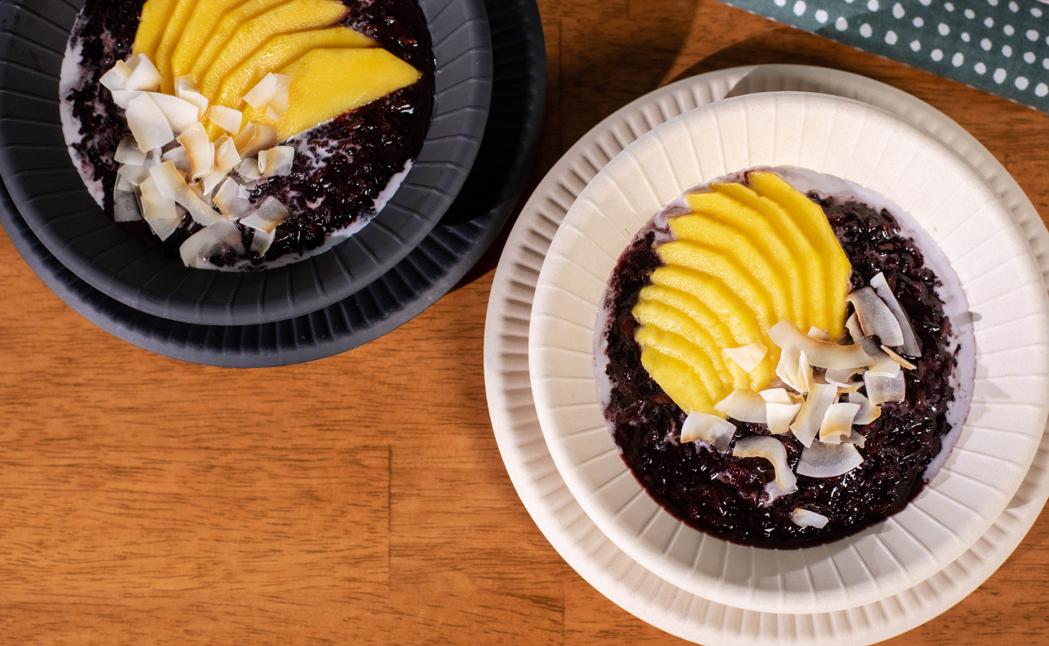 ข้าวเหนียวดำเปียกมะม่วง (Mango & Black Sticky Rice Pudding)