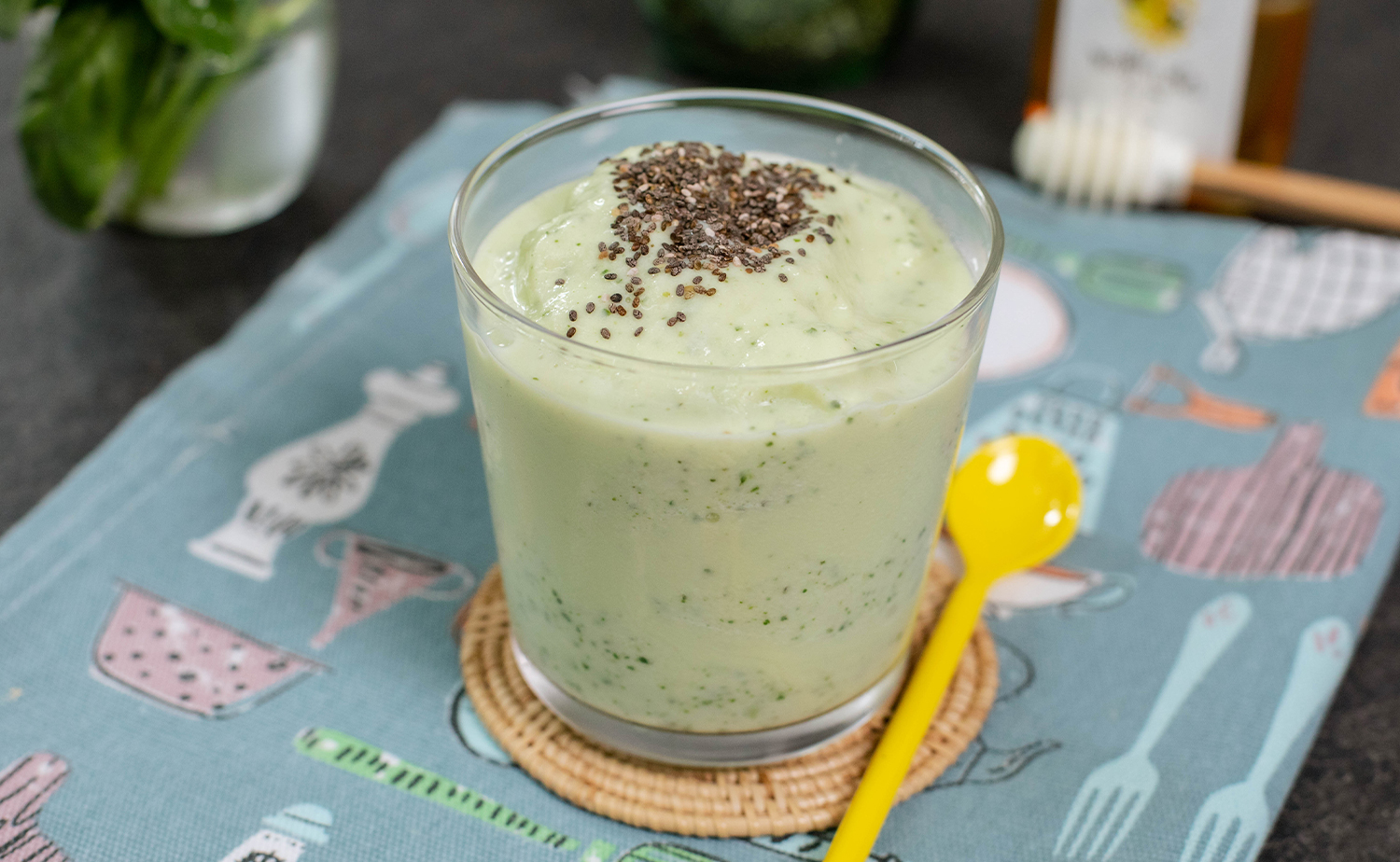 Pineappple Basil Smoothie (สมูทตี้สับปะรดเบซิล)
