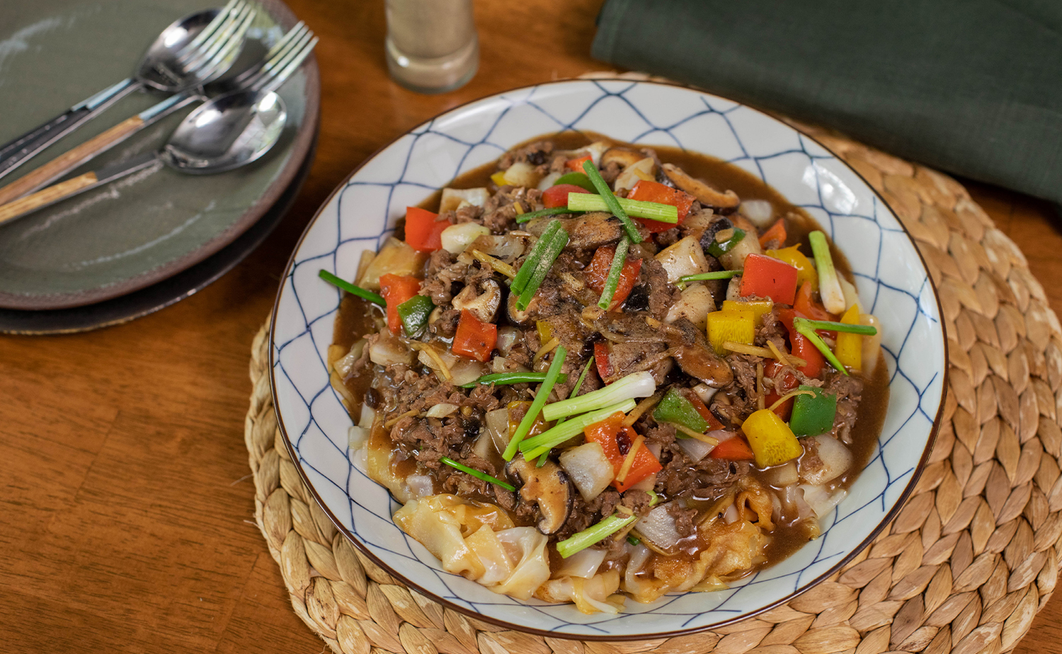 Beef Chow Fun with Gravy (ราดหน้าเนื้อเต้าซี่)