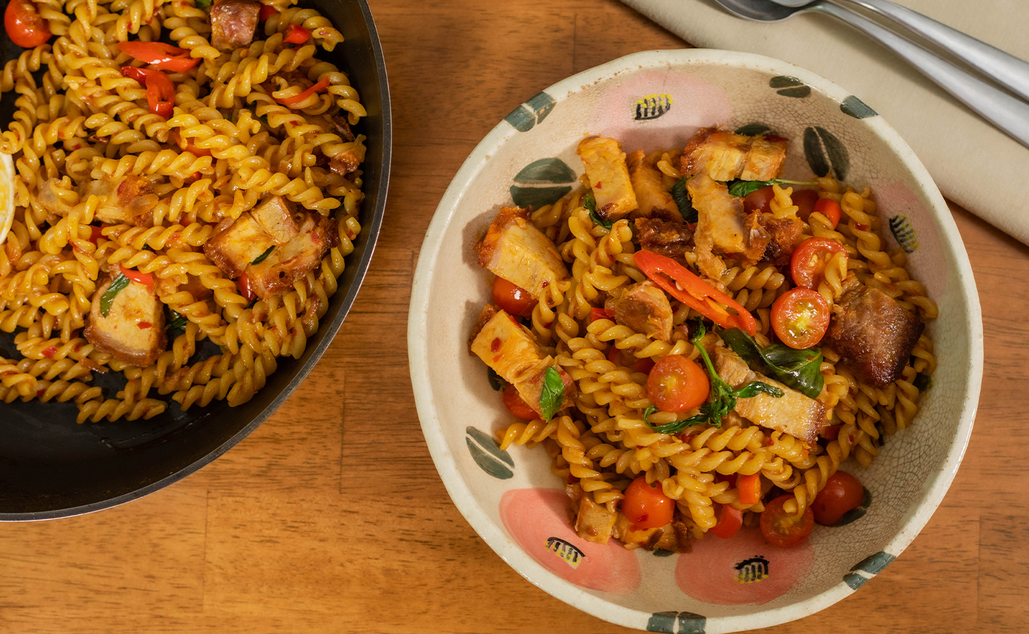 Chilli Crispy Pork Pasta (พาสต้าหมูกรอบผัดพริกเผา)