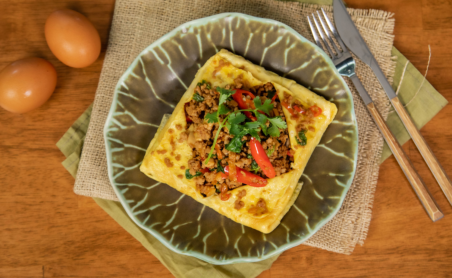 Pad Kra Pow Stuffed Omelet (ไข่ยัดไส้กะเพราหมูสับ)