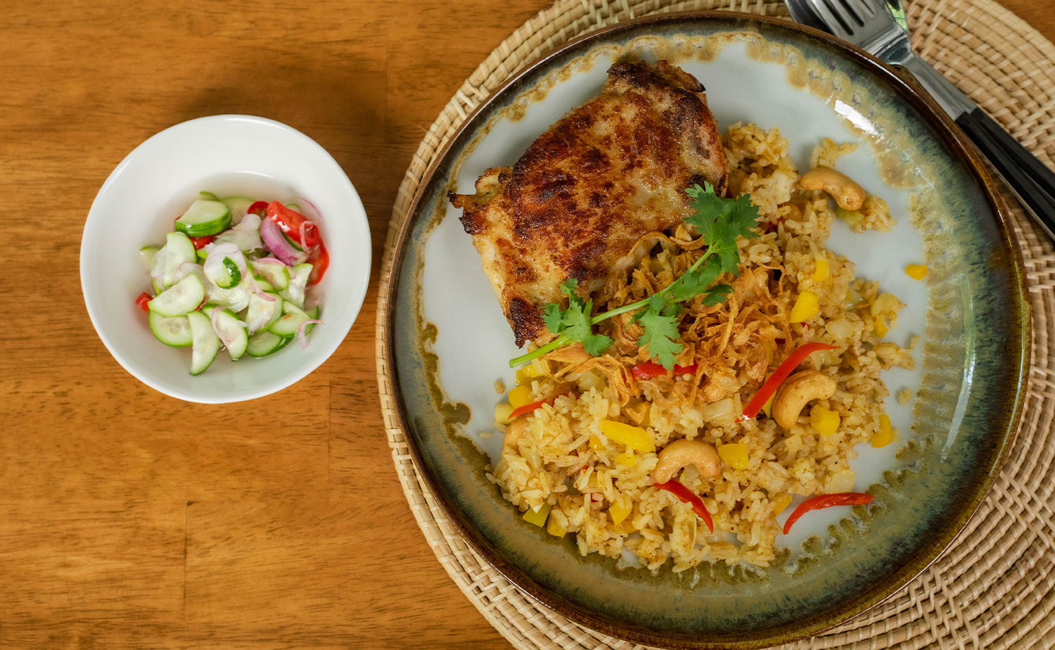 Yellow Curry Fried Rice (ข้าวผัดน้ำพริกแกงกะหรี่)