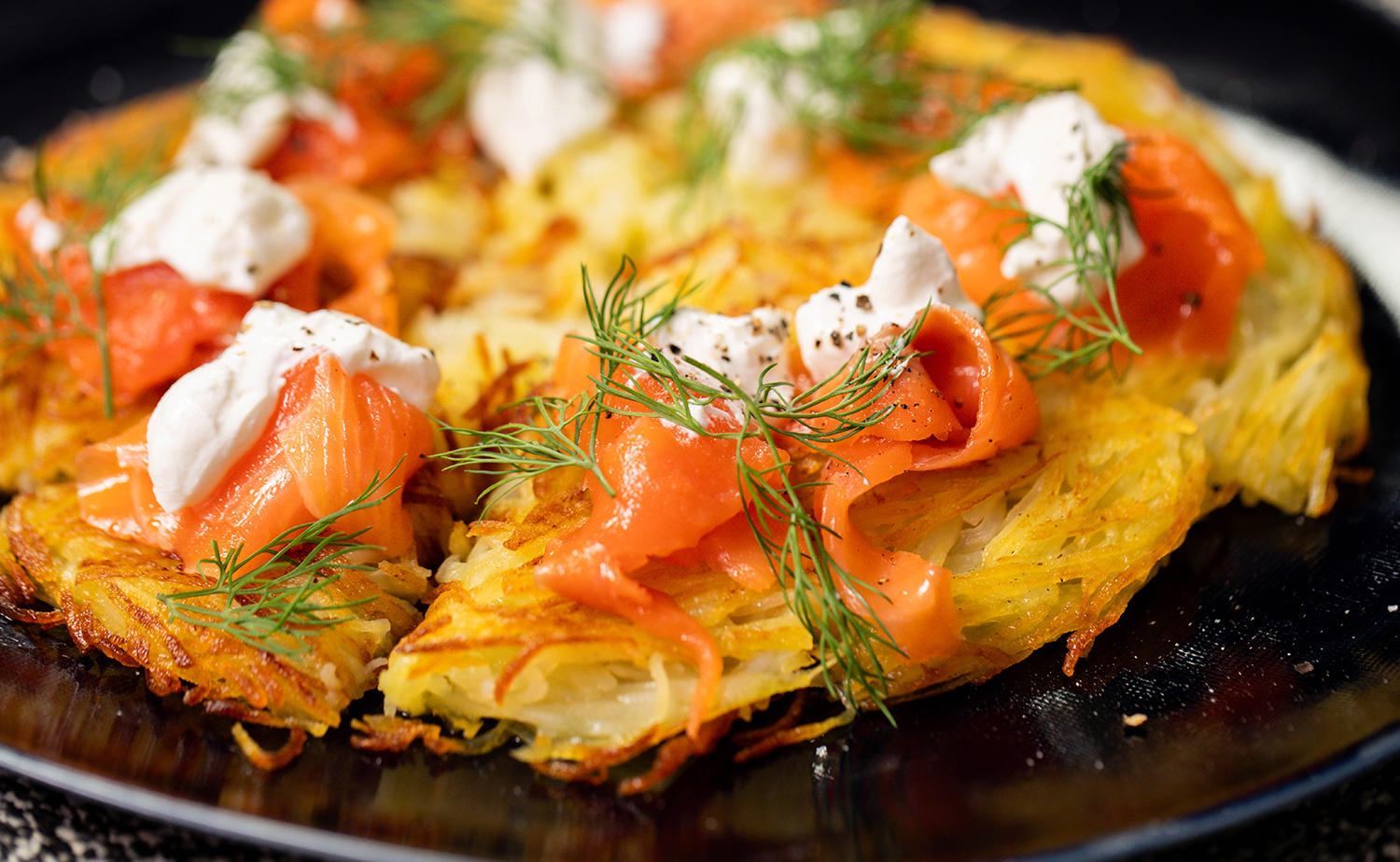 Potato Rosti with Smoked Salmon (มันฝรั่งโรสตีกับแซลมอนรมควัน)