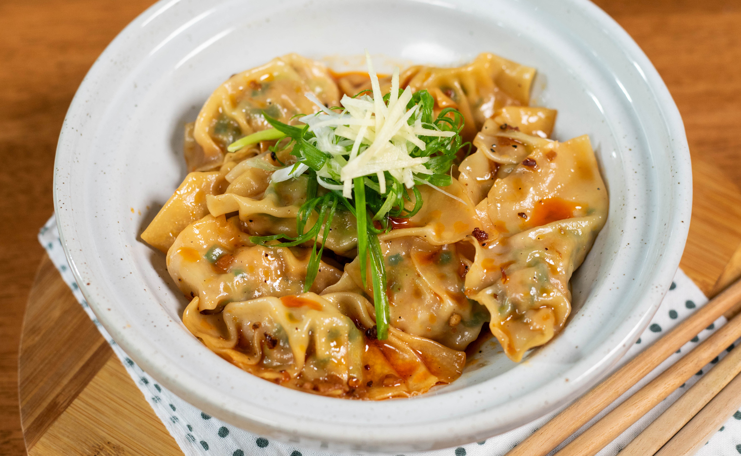 Wonton in Chilli Oil Sauce (เกี๊ยวซอสน้ำมันพริก)