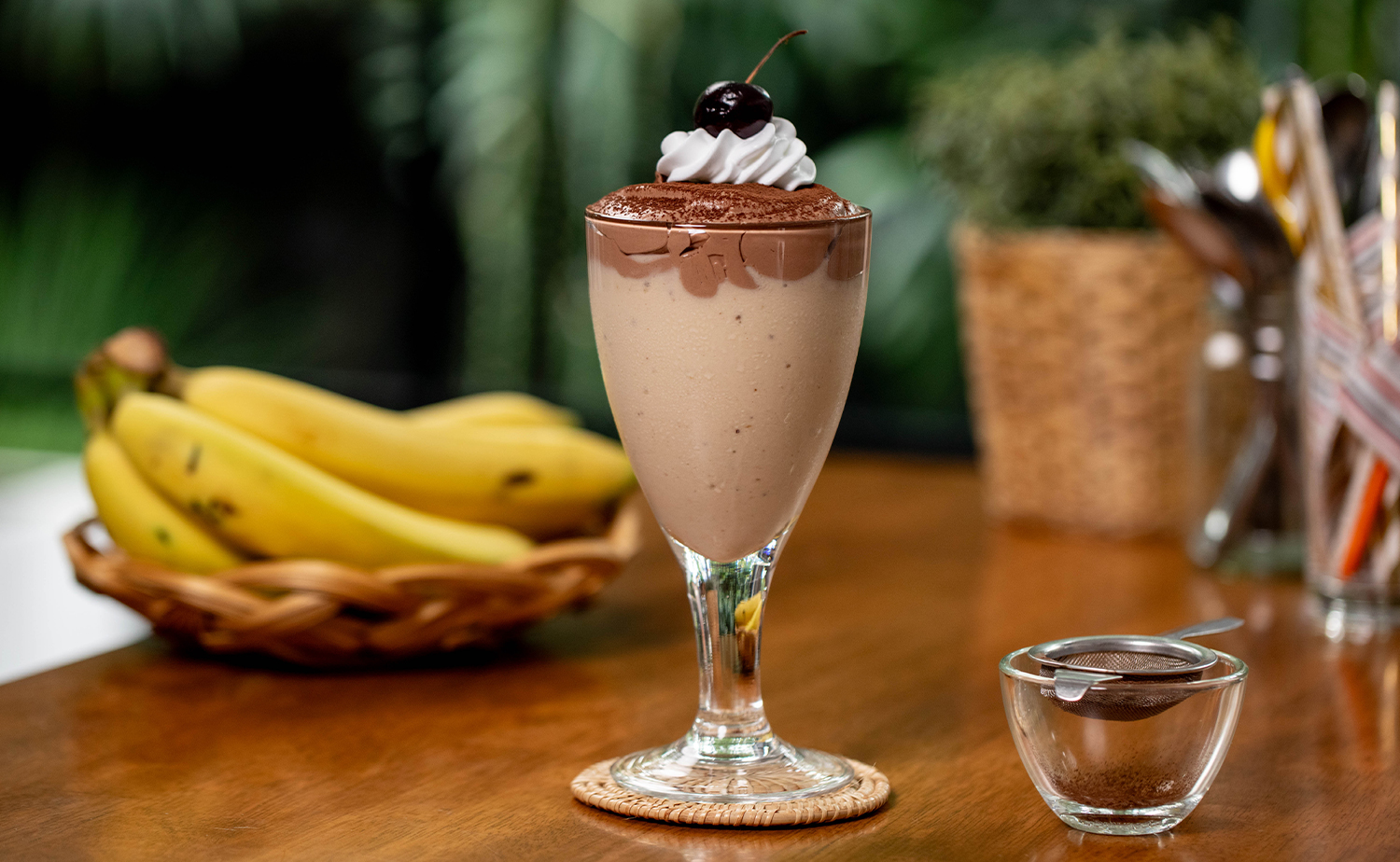 Banana Almond Frappé with Cocoa Cream (บานาน่าอัลมอนด์เฟรปเป้ครีมโกโก้)