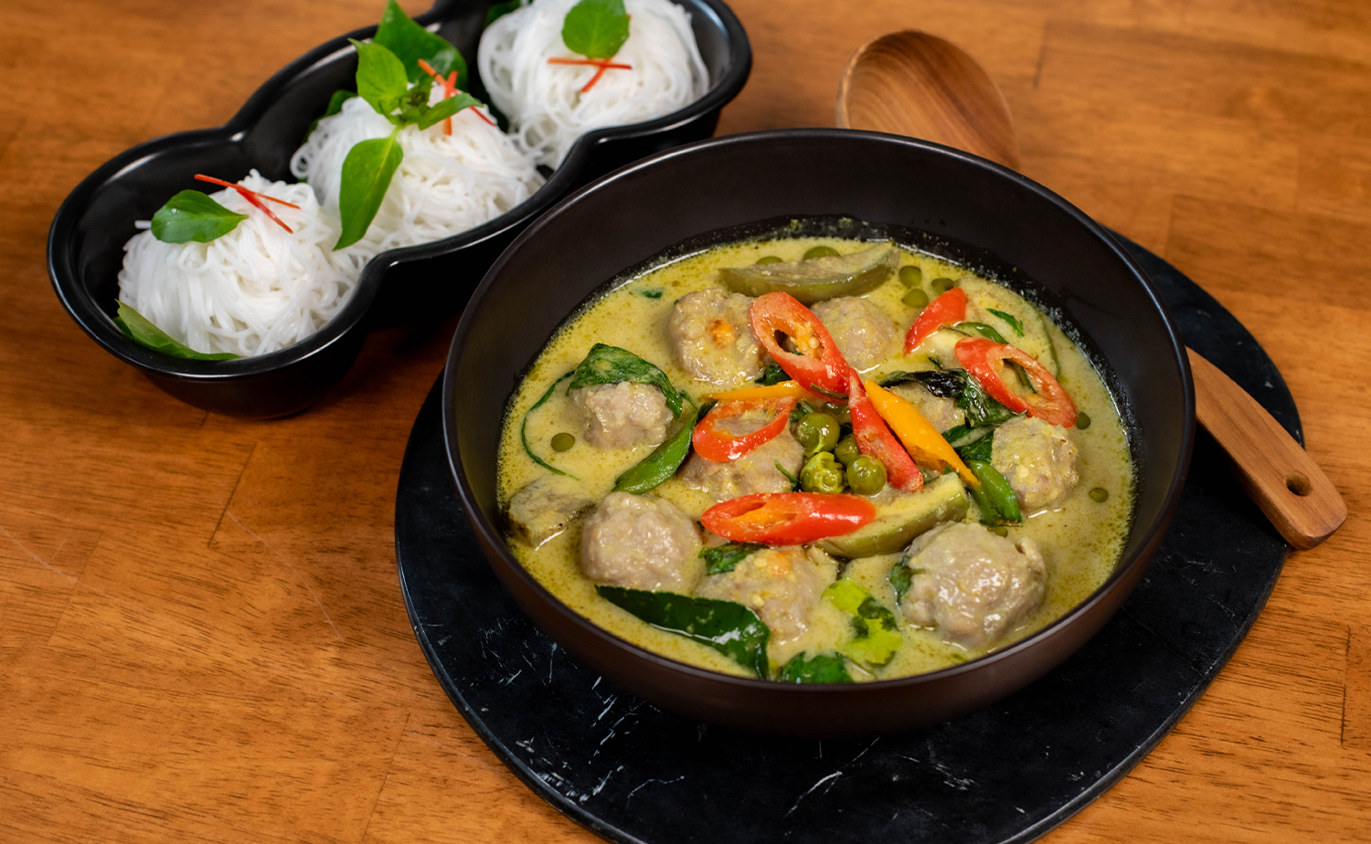 Salted Egg & Pork Green Curry (แกงเขียวหวานหมูเด้งไข่เค็ม)