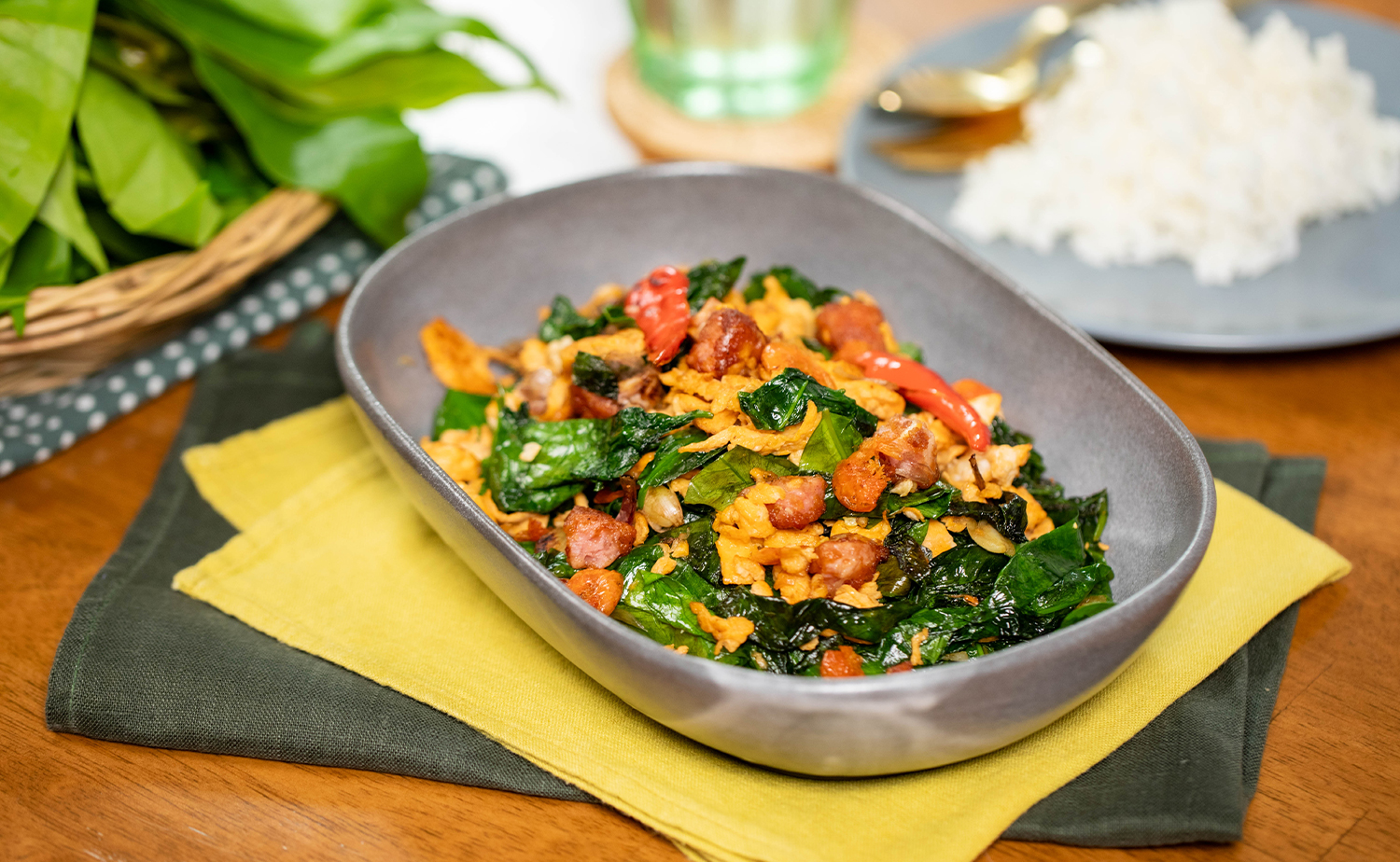 Stir-fried Melinjo Leaf with Fermented Sausage (ใบเหลียงผัดแหนม)