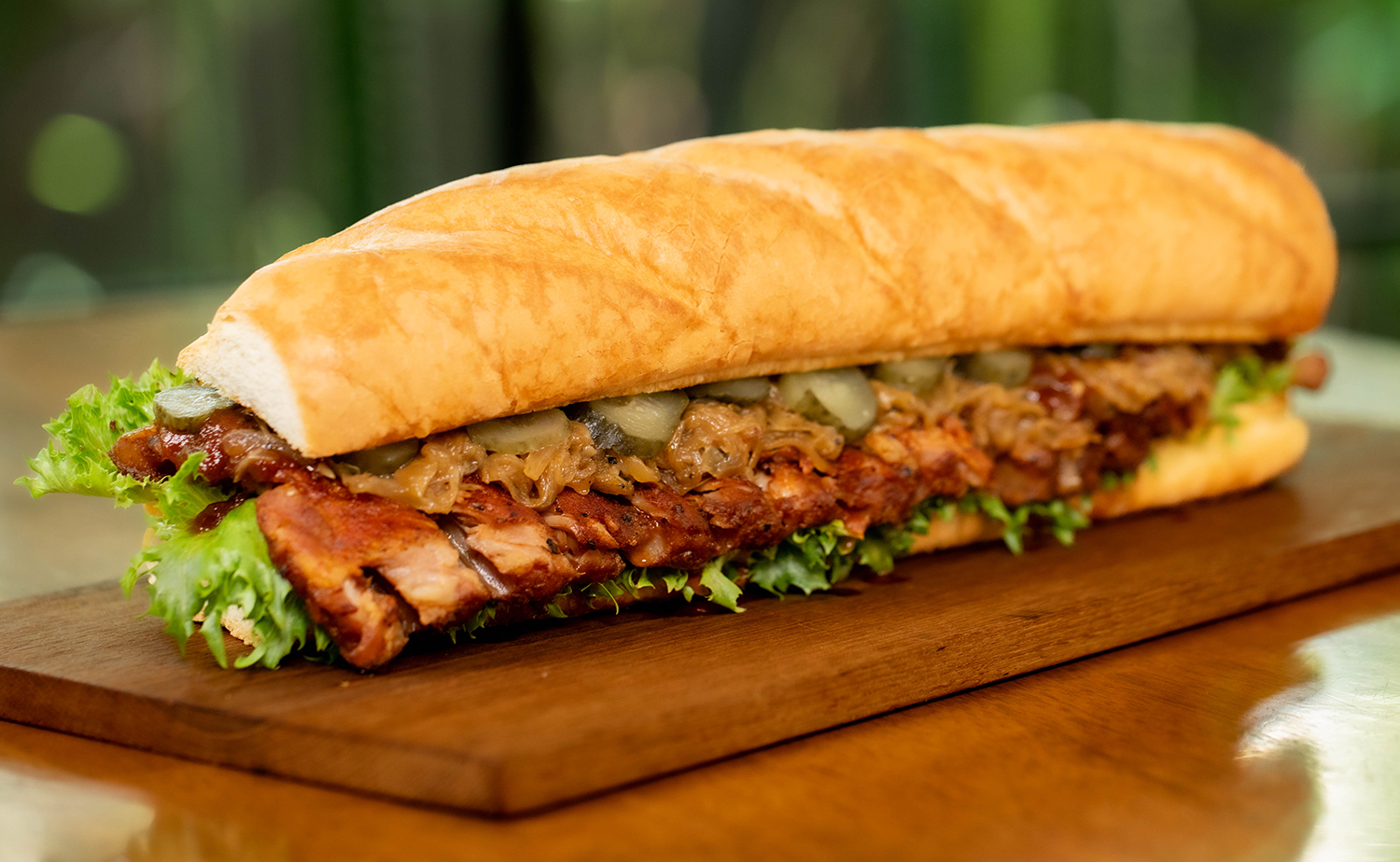 Giant BBQ Pork Rib Sandwich (ไจแอนด์แซนด์วิชซี่โครงหมูบาร์บีคิว)