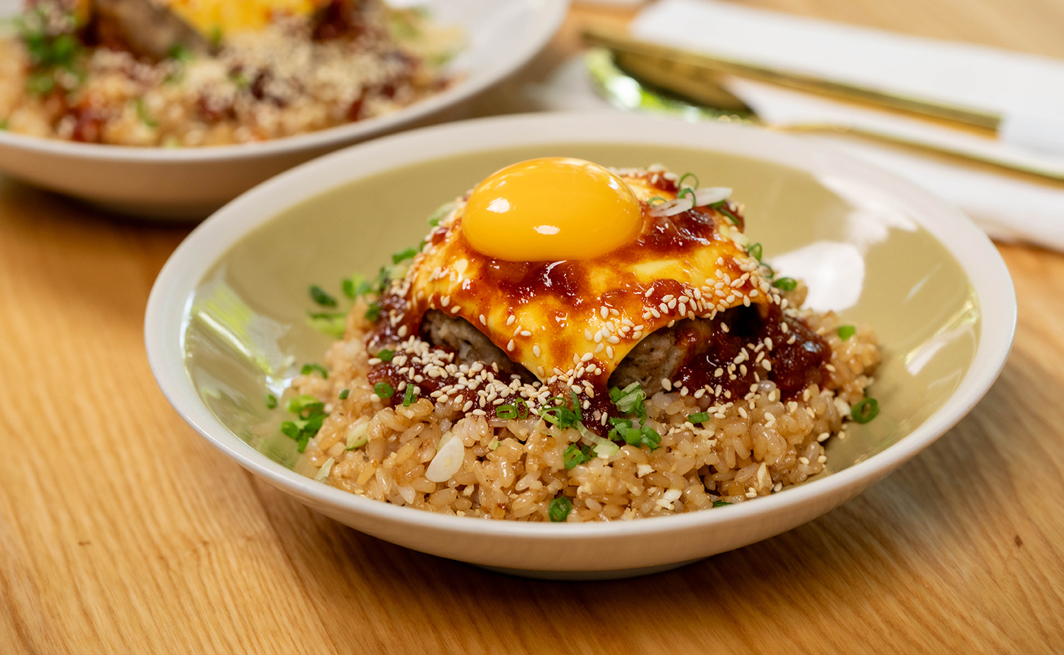 Garlic Rice with Hamburg (ข้าวผัดกระเทียมหน้าแฮมเบิร์ก)