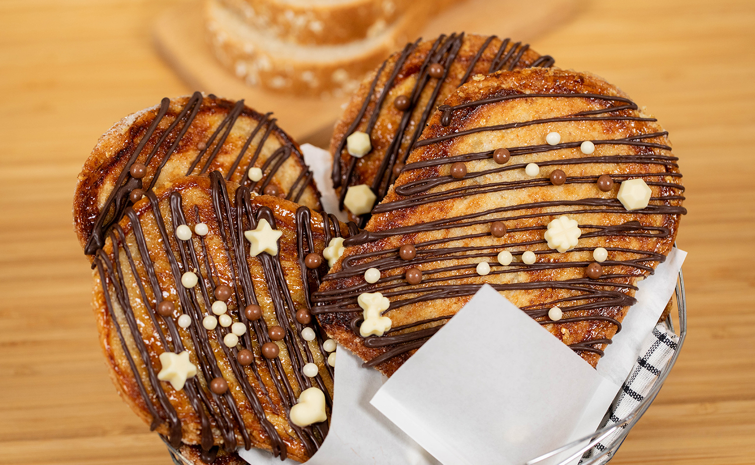 Caramel and Chocolate Crisp Flat Bread (ปังแบนกรอบคาราเมลช็อกโกแลต)