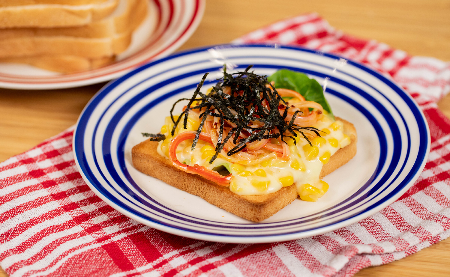 Spicy Crab Stick Salad with Cheesy Corn Toast (ขนมปังหน้าข้าวโพดชีสและ ...