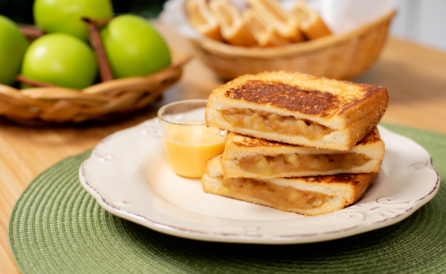 Cinnamon Apple Toast with Warm Vanilla Ice Cream (ชินนาม่อนแอปเปิ้ลโทสต ...