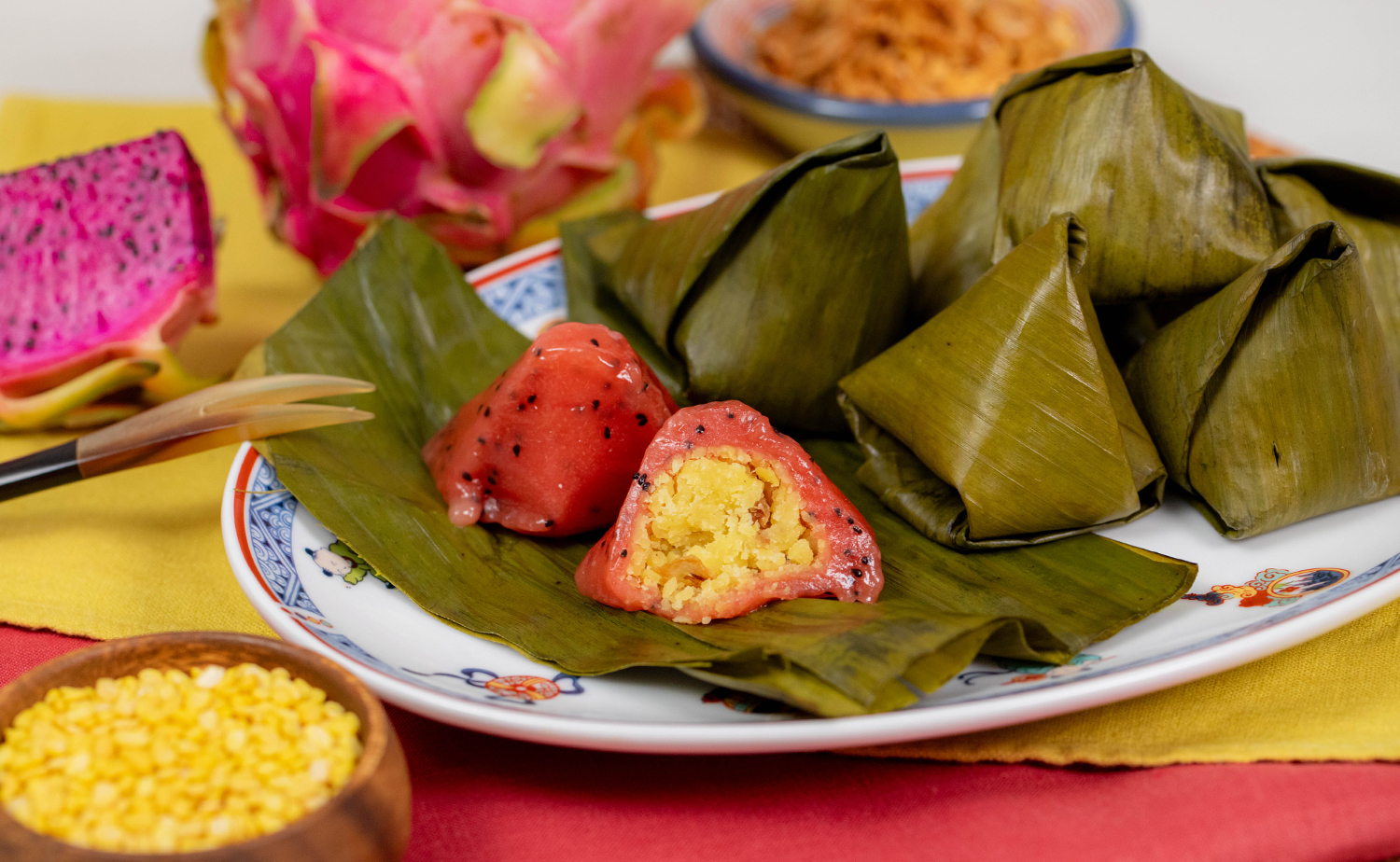 Dragon Fruit Sweet Pyramid (ขนมเทียนแก้วมังกร)