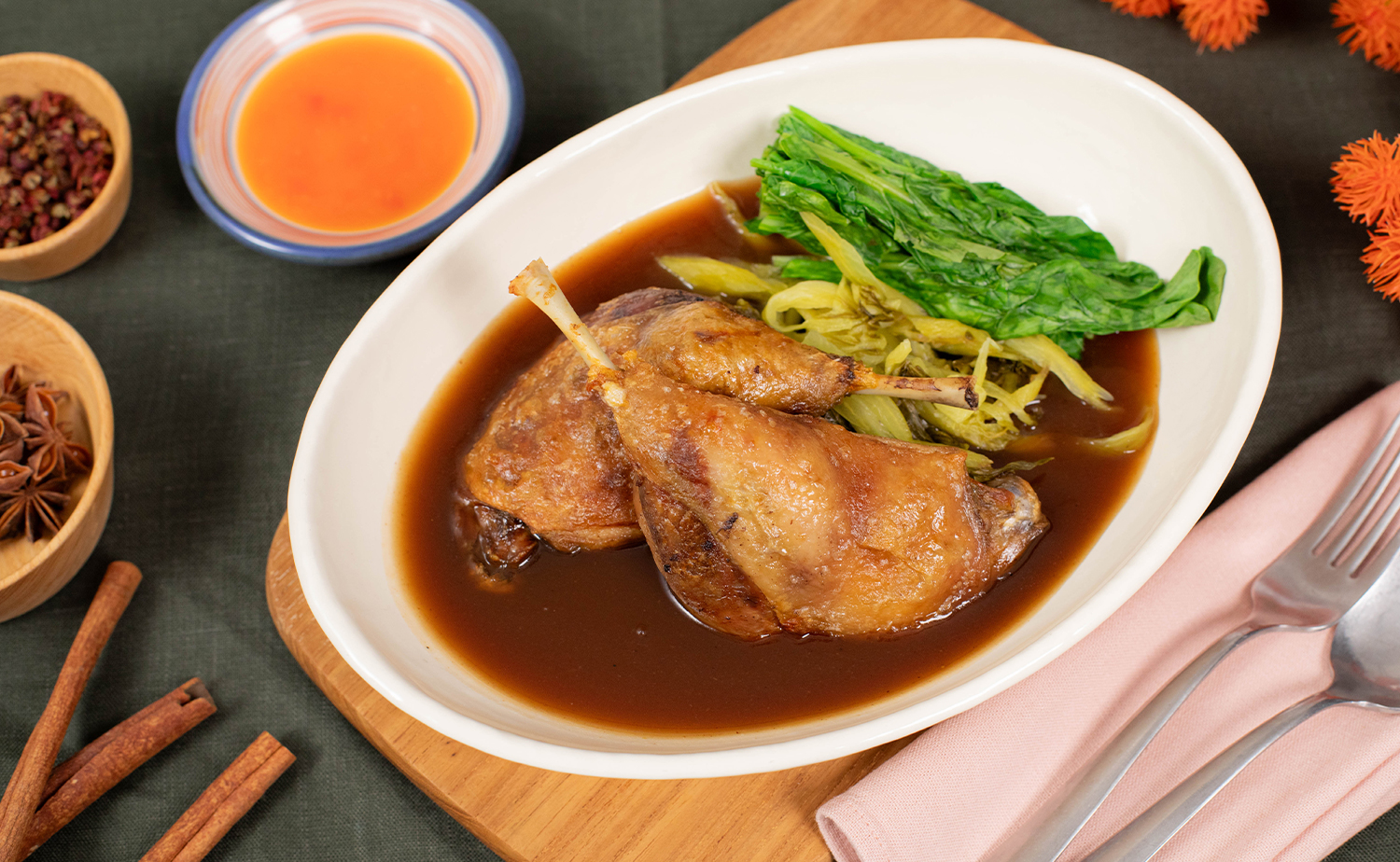 Confit Duck with Tamarind-Braised Sauce (เป็ดกงฟีซอสพะโล้มะขามเปียก)