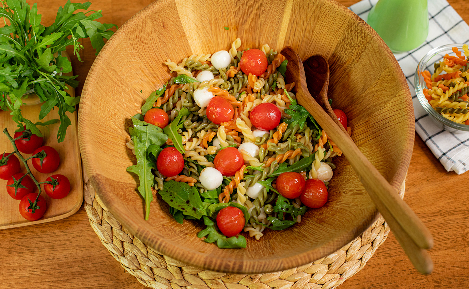 Marinated Tomato with Tricolor Pasta Salad (สลัดพาสต้าสามสีกับมะเขือเทศ)