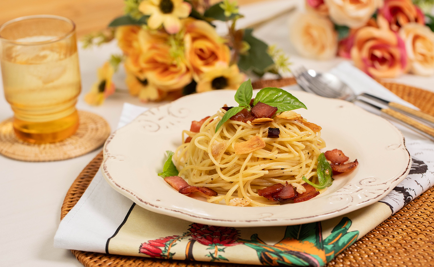 Crispy Bacon and Salted Fish Spaghetti (สปาเก็ตตี้ปลาเค็มเบคอนกรอบ)