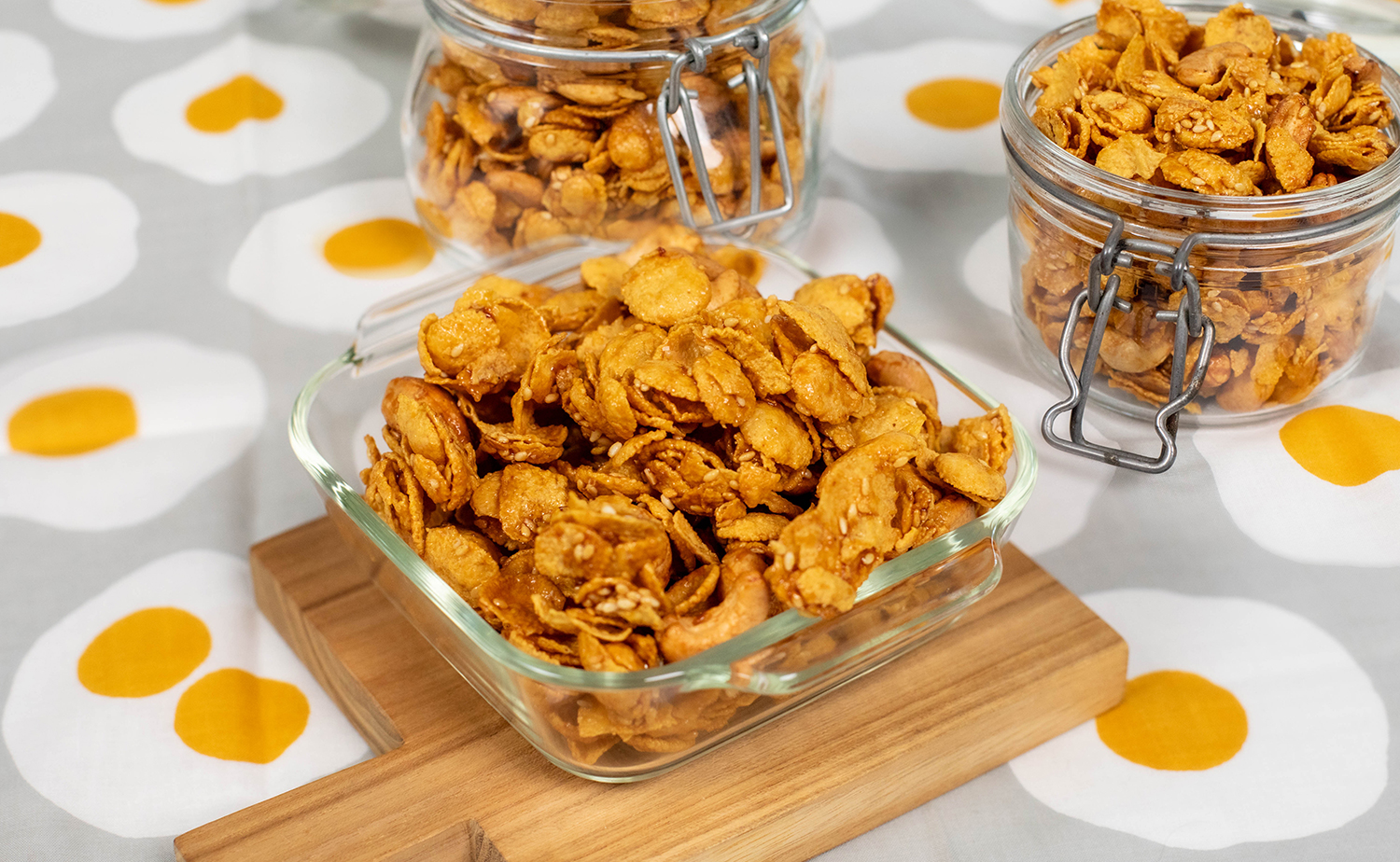 Tamarind Caramel Cornflake Clusters (คอร์นเฟลกคาราเมลมะขาม)