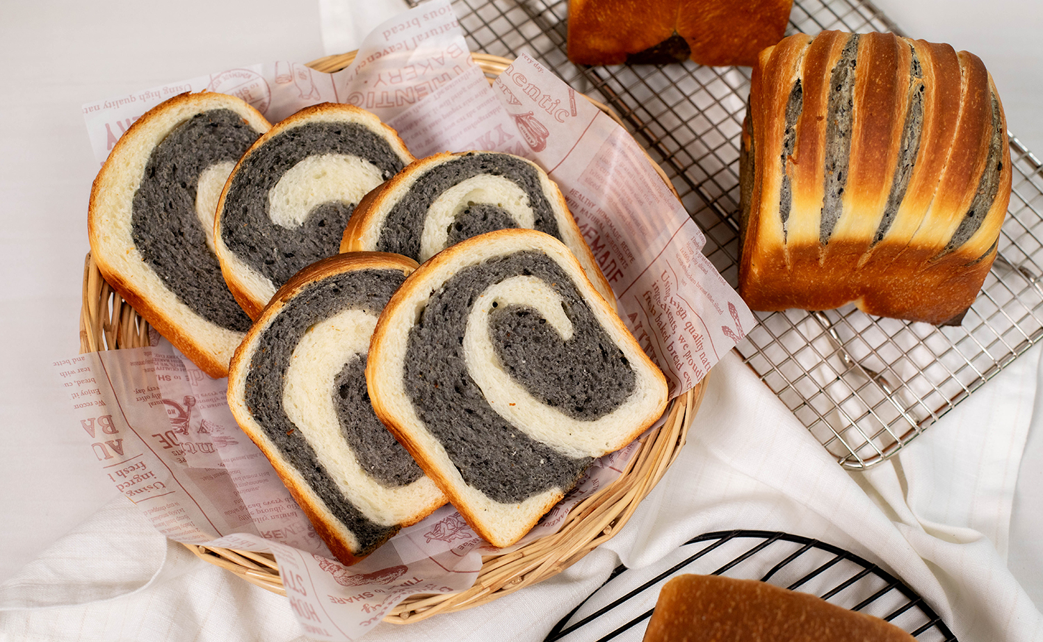 Zebra Toasted Sesame Bread (ปังงาม้าลาย)