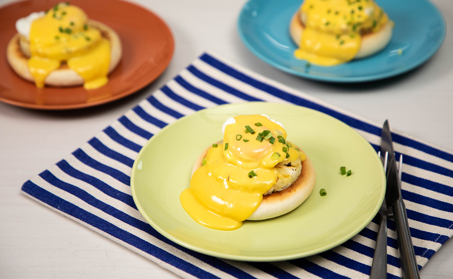 Aloha Benedict (เบเนดิกต์ฮาวายเอี้ยนบนพ็อกเก็ตพิซซ่า)