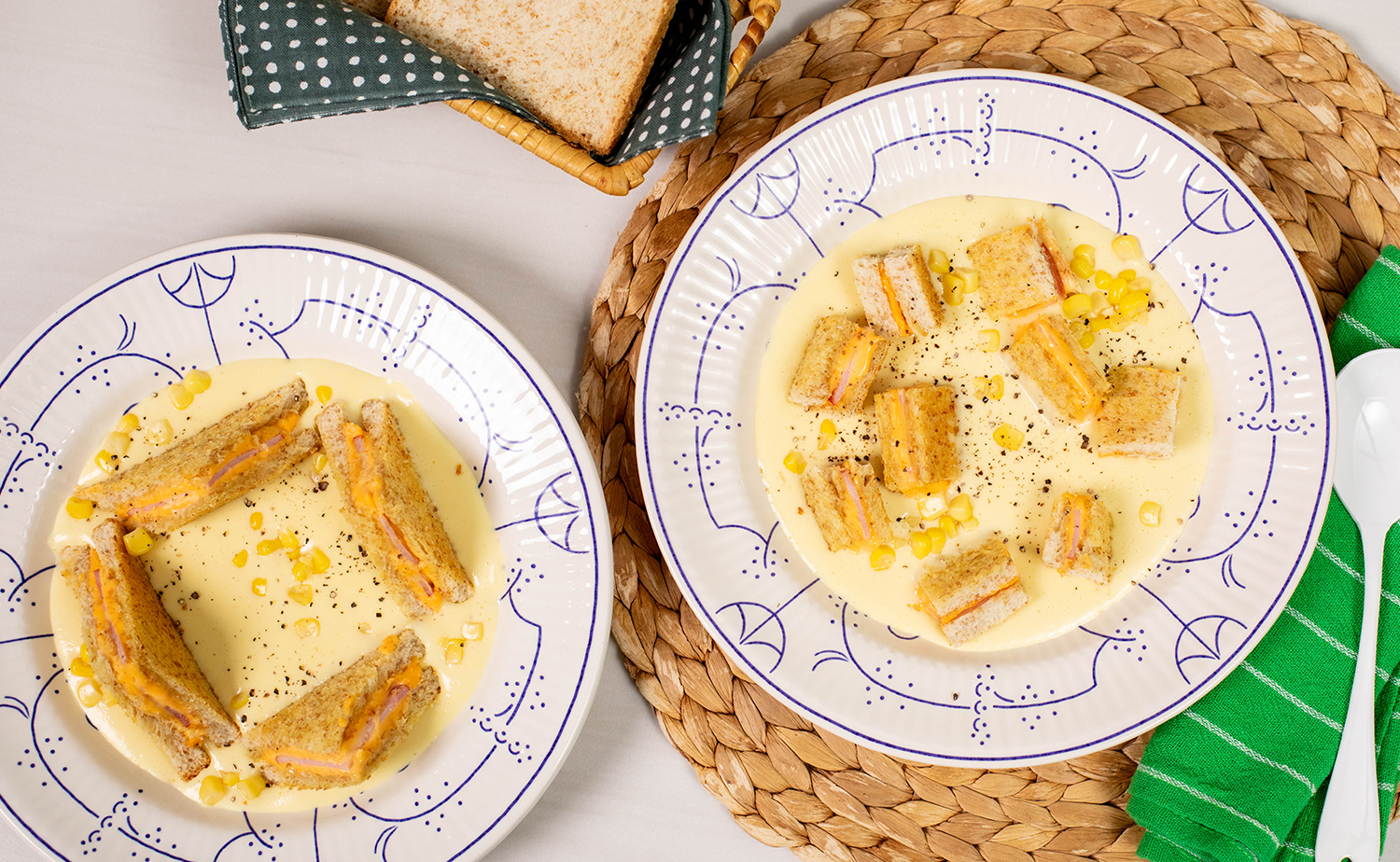 Corn Hug Sandwich Soup (ซุปข้าวโพดกอดแซนด์วิช)