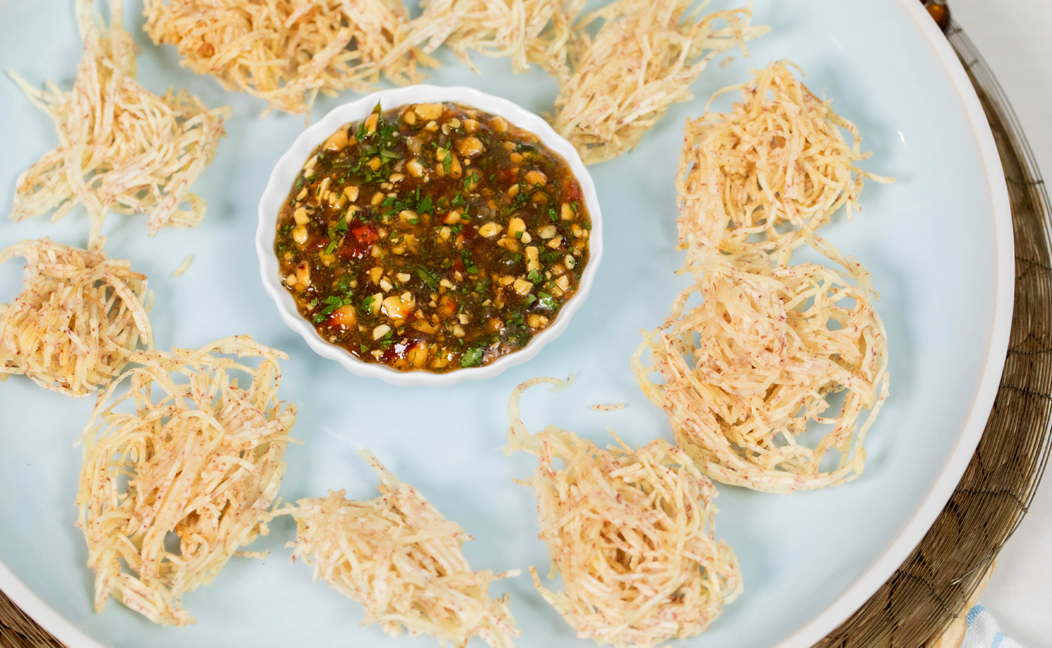 Crispy Thai Taro Fritters (เผือกทอด)