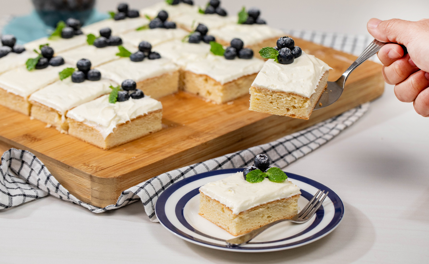 Blueberry Cream Cheese Cookie Bars (บลูเบอร์รี่ครีมชีสคุกกี้บาร์)