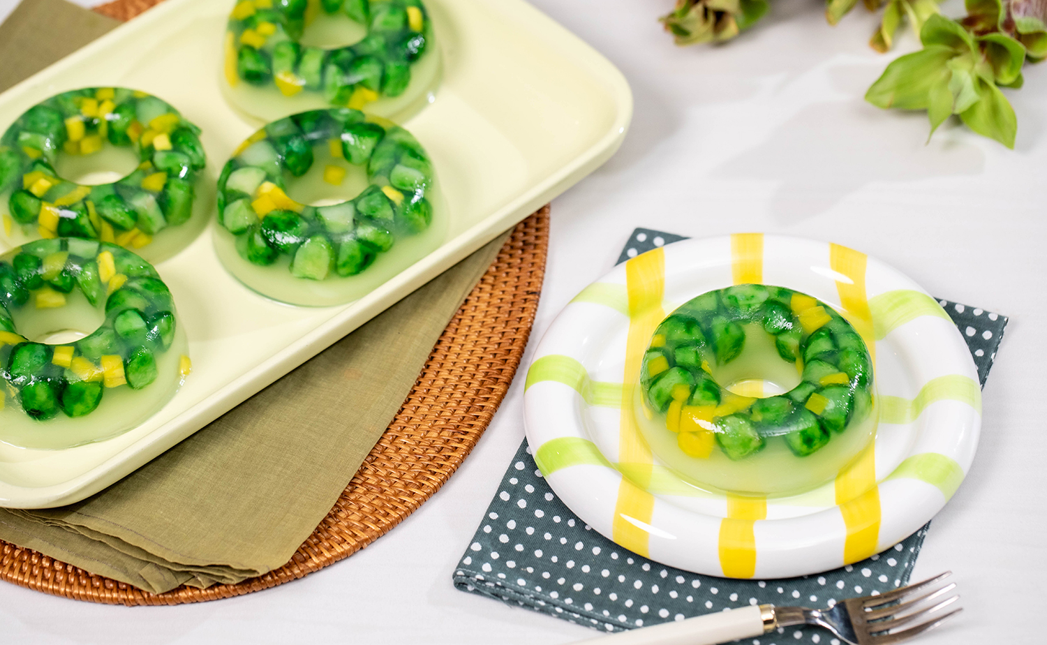 Emerald Coconut Jelly (วุ้นมรกตสองชั้น)