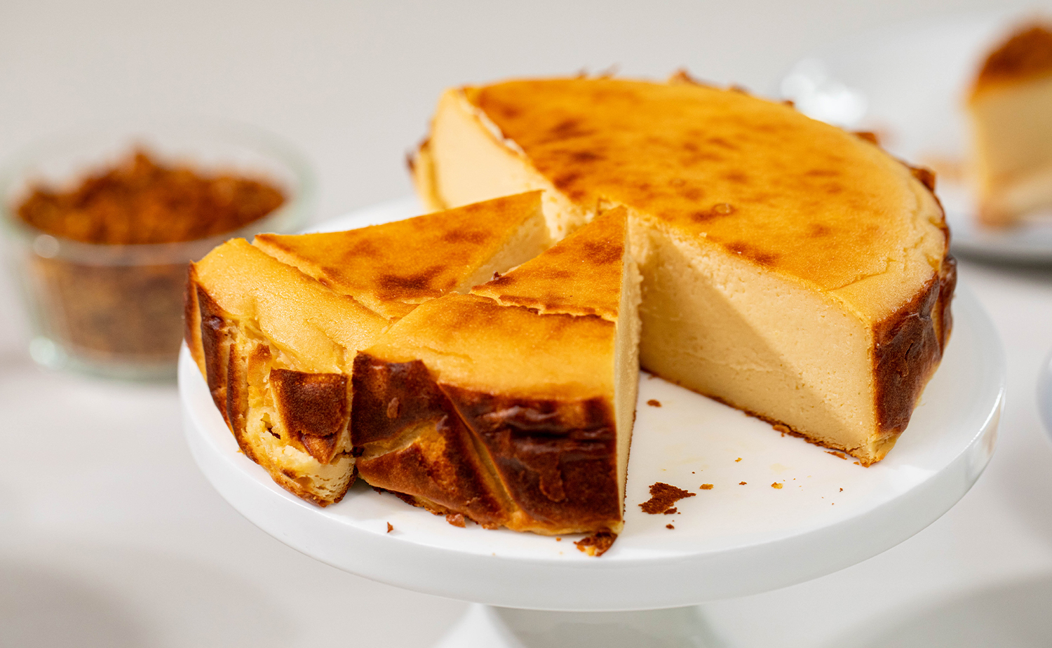 Mung Bean Basque Cheesecake with Crispy Shallot Caramel (ชีสเค้กขนม ...