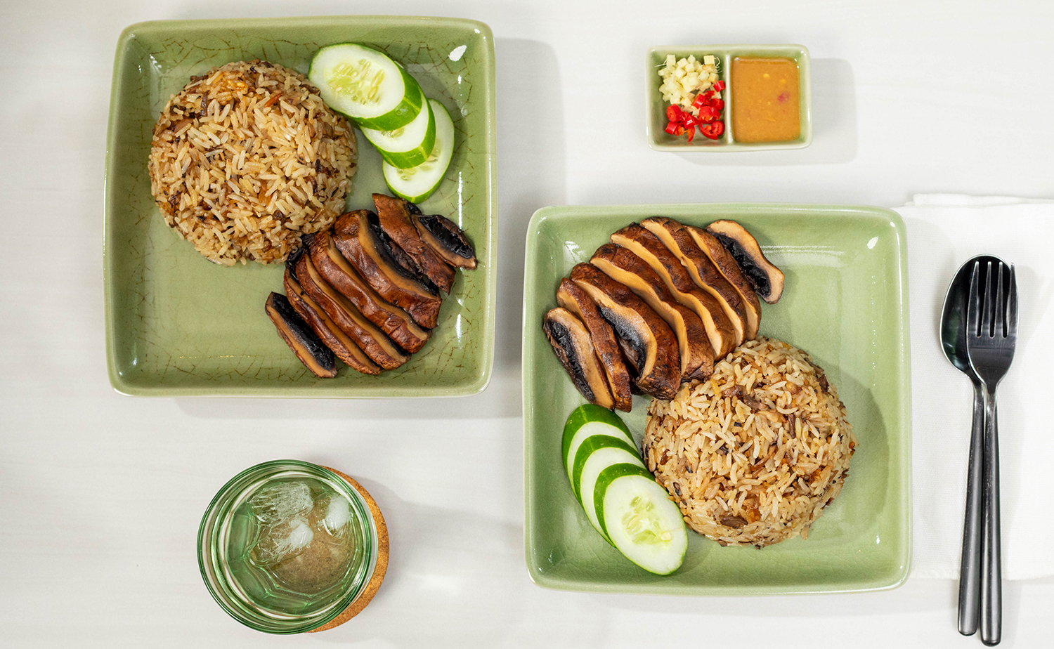 Mushroom Fragrant Rice with Fermented Soybean Sauce (ข้าวมันเห็ด)