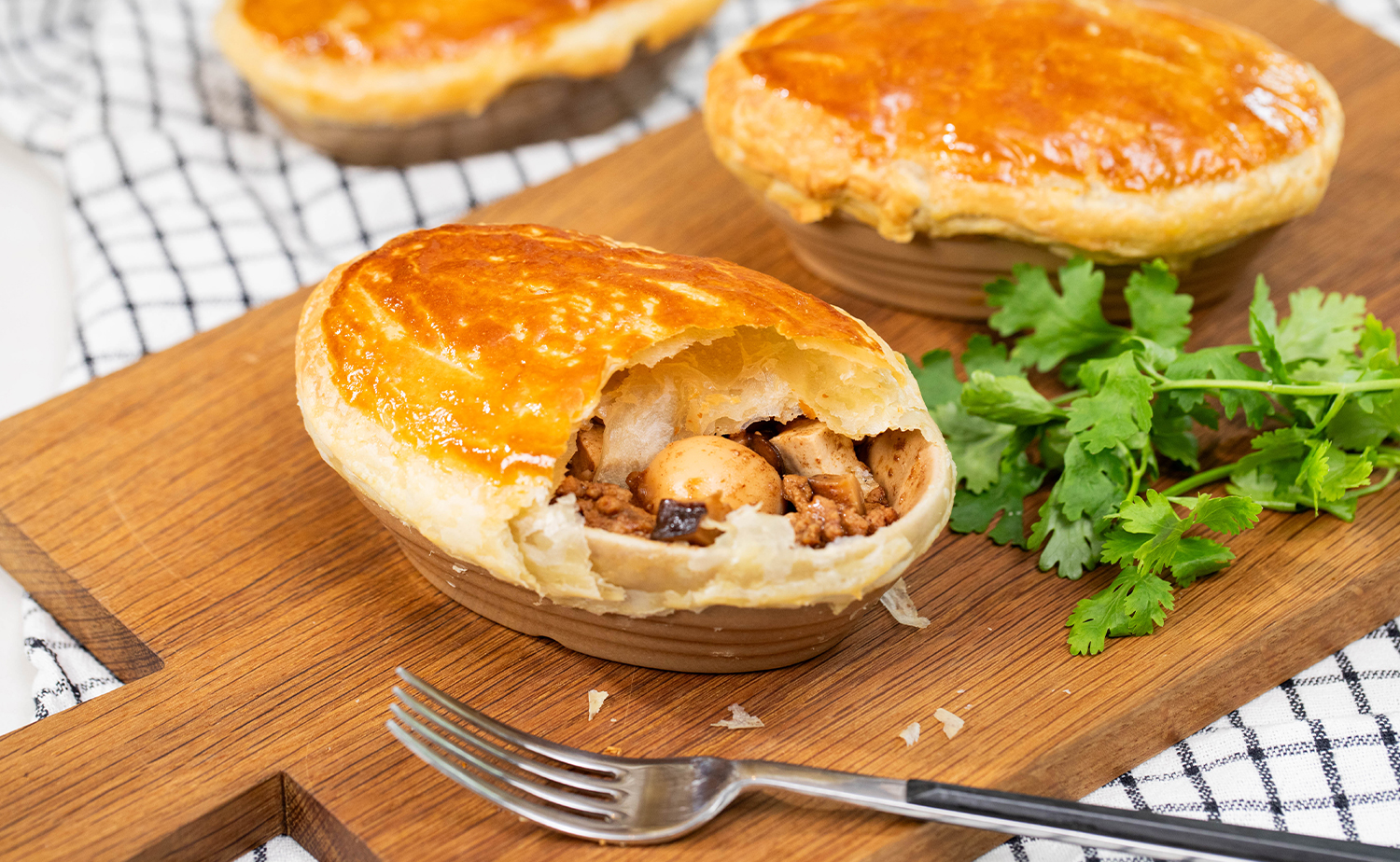 Thai Five-Spice Pork Pot Pie (พะโล้พ็อทพาย)