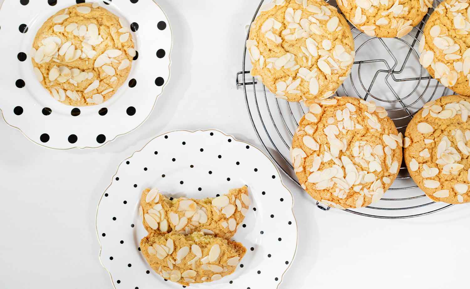 Giant Almond Cookie (ไจแอนต์อัลมอนด์คุกกี้)