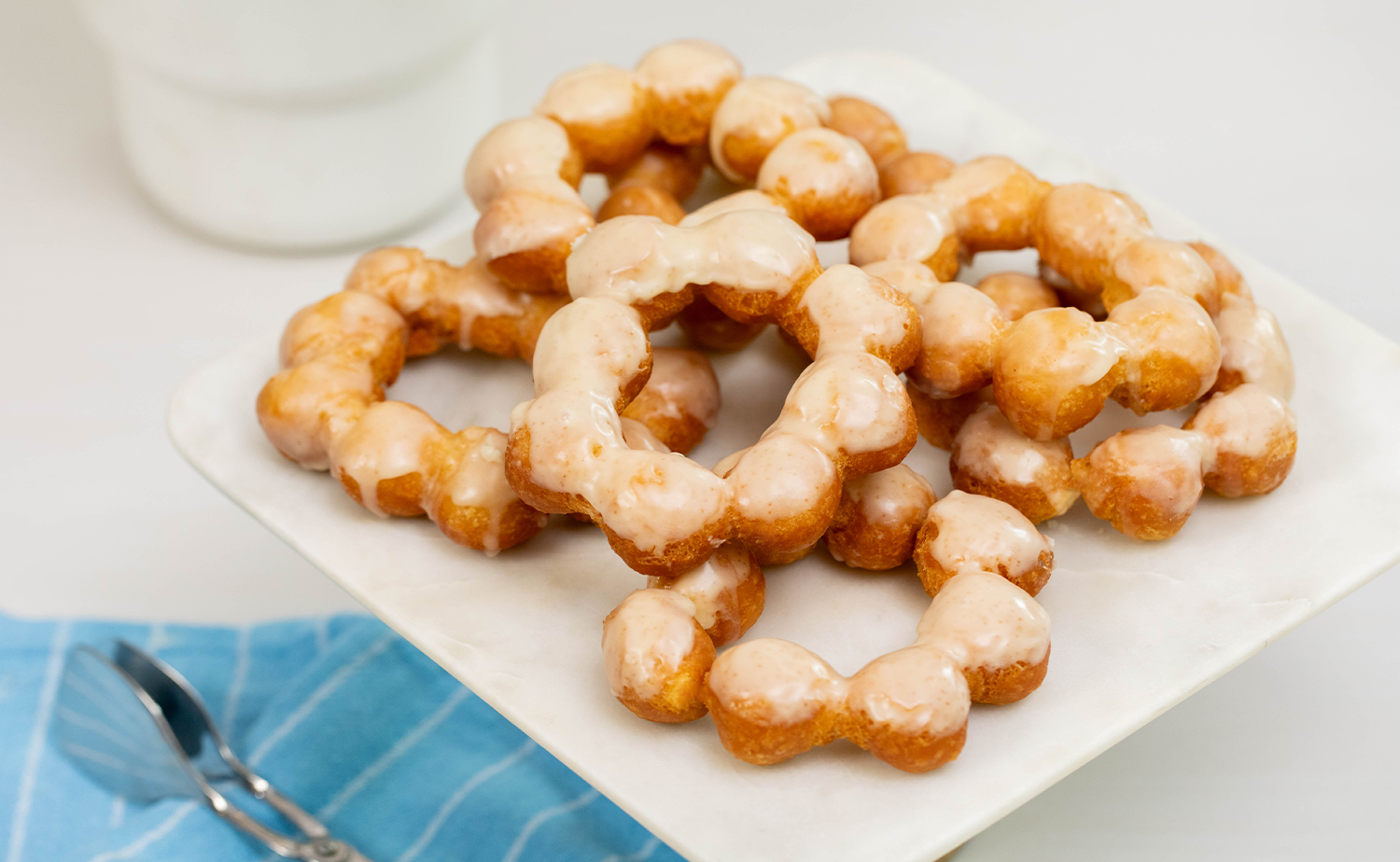 Pon de Ring-style Mochi Donut (พอนเดอริงโมจิโดนัท)