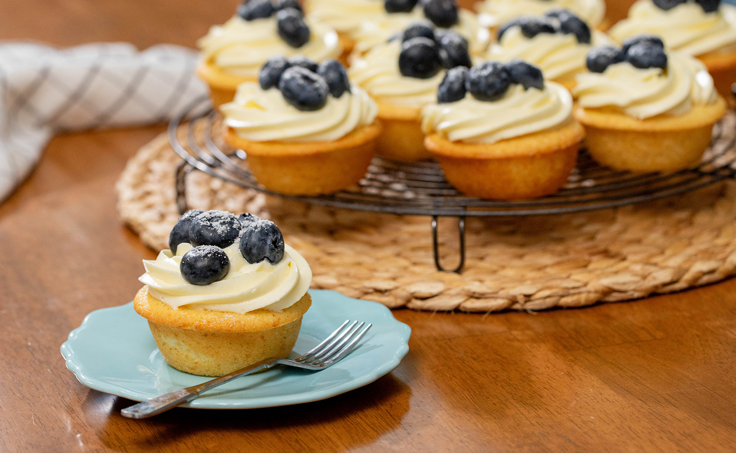 The Ultimate Blueberry Cream Cheese Cupcakes (สุดยอดคัพเค้กบลูเบอร์รี่ ...